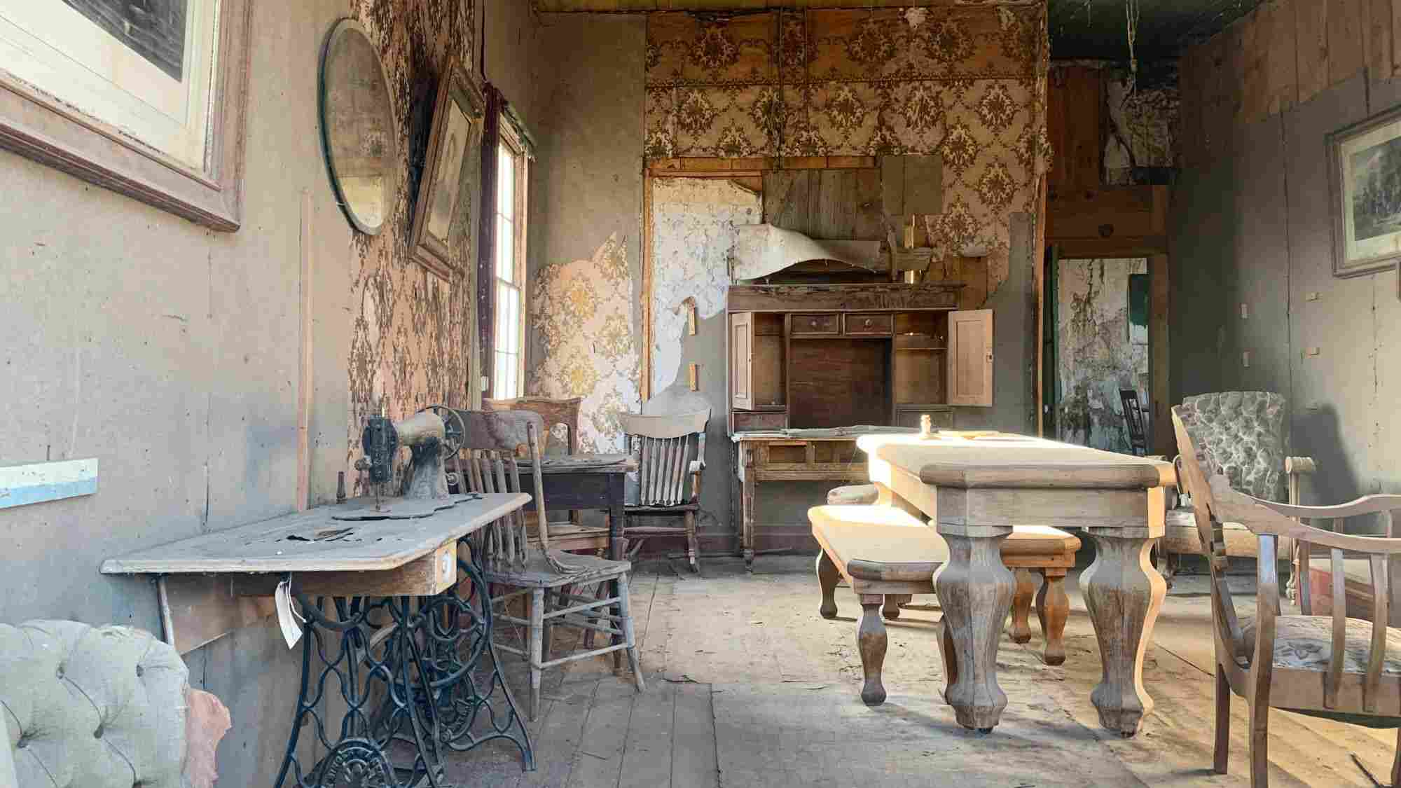 "Explore Timeless Elegance: 1900s Interio"